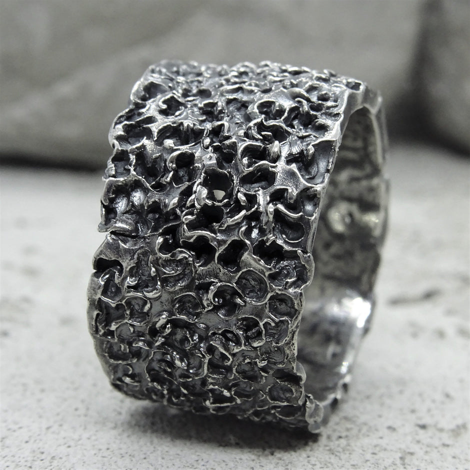 Rings with patterns and cracks – project50g