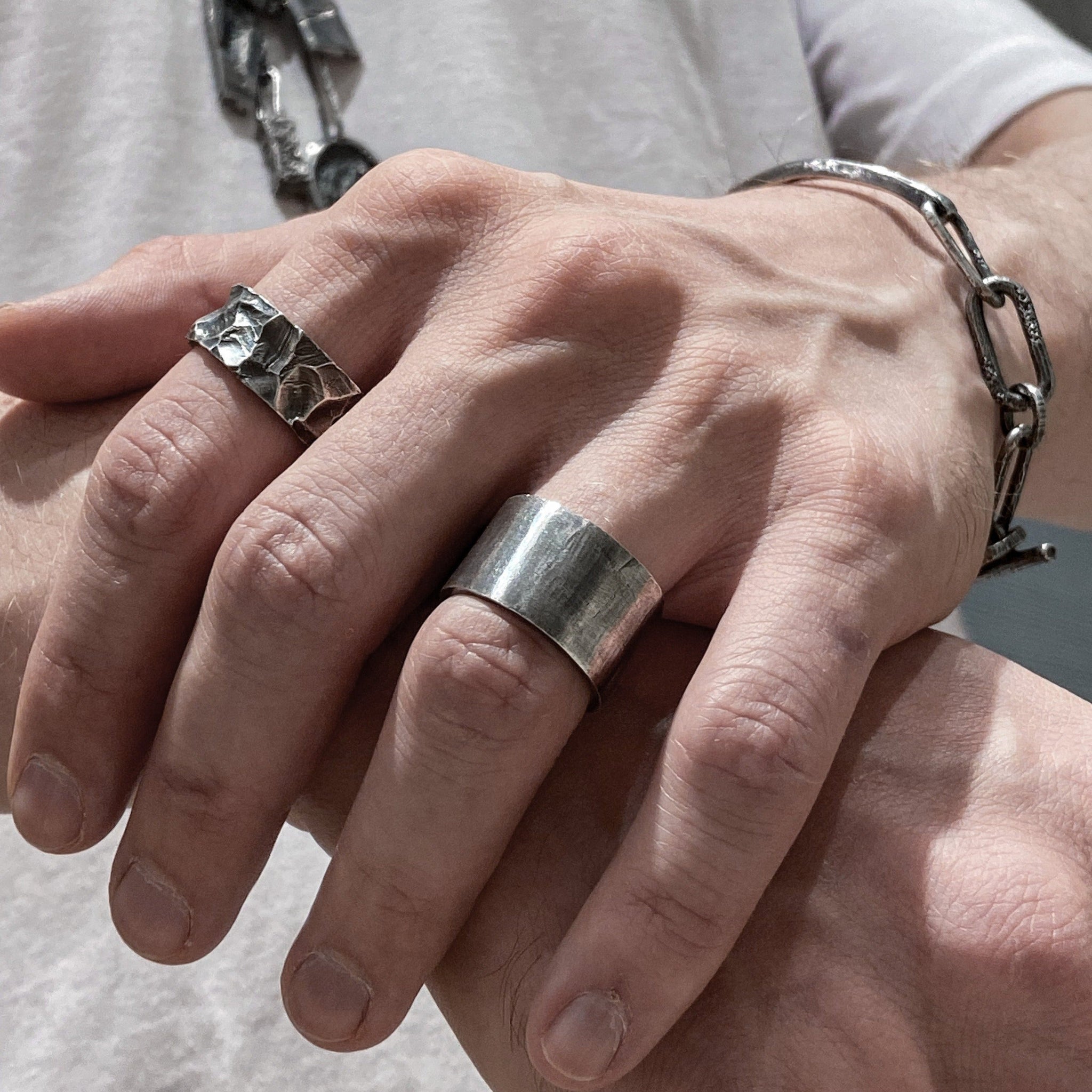 Project50g | WAVE ring- wide annular strip with a texture resembling ...